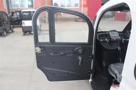 순수한 흰색 4 륜 저속 전기 자동차 의 고품질 순수한 흰색 4 륜 저속 전기 자동차