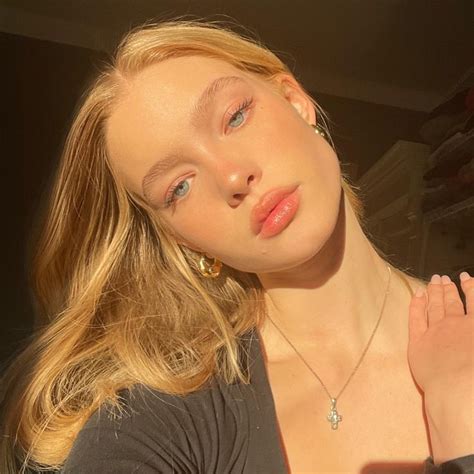 Clara ☯︎︎ ̈ No Instagram 👷🏼” Blonde Aesthetic Glam Makeup Look