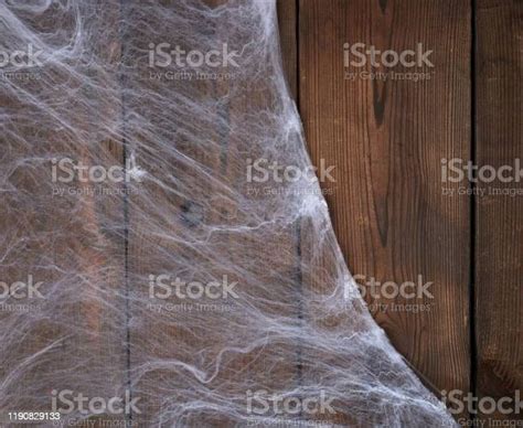 구성의 구석에 흰색 거미줄 오래된 보드에서 회색 나무 배경 할로윈 휴가를위한 배경 0명에 대한 스톡 사진 및 기타 이미지 0
