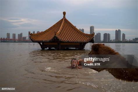 yangtze river flooding photos and premium high res pictures getty images