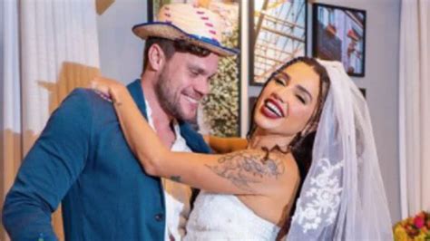 Recém noivada ex BBB Paula Amorim comemora nova fase em clima de festa