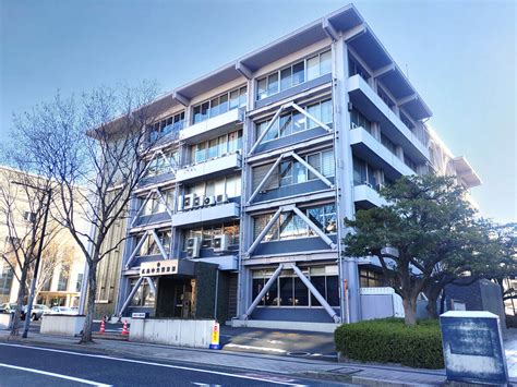 複数女性に“性的暴行”容疑の「警視正」が“自殺”か厳重監視のスキを突いた背景に“留置場を熟知する肩書”（2ページ目） デイリー新潮