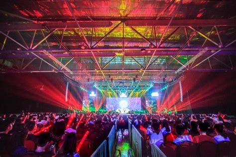 酷狗直播古巨基田馥甄尼坤香港开唱 超60万粉丝攻陷直播间！