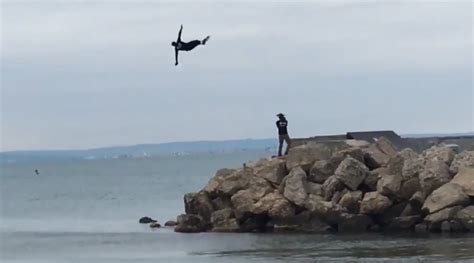 Taïg Khris bat pour le fun le record de saut en longueur en rollers