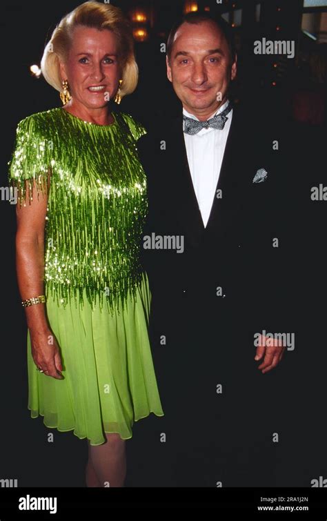 Heinz Rennhack Deutscher Schauspieler Und Entertainer Mit Ehefrau Annemarie Bei Einem Event