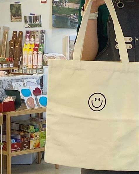 희고 안산 소품샵 🙂 스마일 에코백 신상 입고 스마일 패턴만 심플하게 그려진 베이직한 에코백