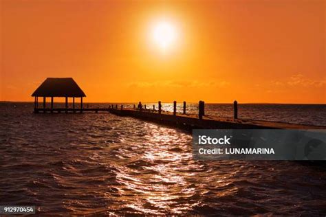 Pondok Dermaga Pantai Matahari Terbenam Pulau Holbox Meksiko Foto Stok