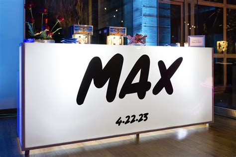 Plexiglass Bar With LED Lighting Loluma