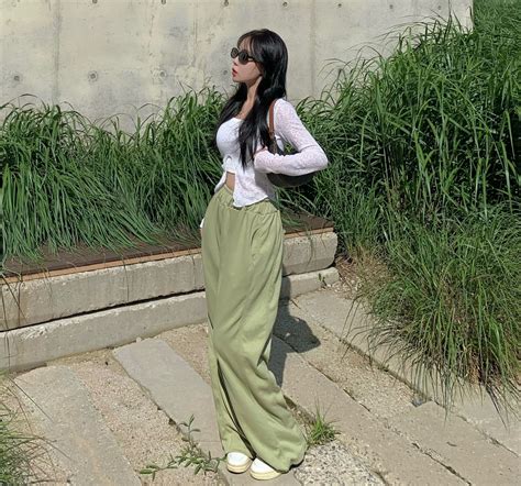 [국내제작] 슬림핏 여리여리~ 간절기 투웨이 브이넥 입술 오프숄더 골지 니트 시스루 긴팔티셔츠 에이블리