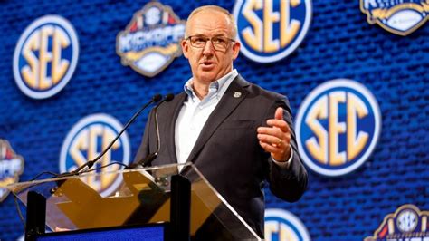 Explaining Texas Longhorns Rivals Horns Down Taunt Controversy