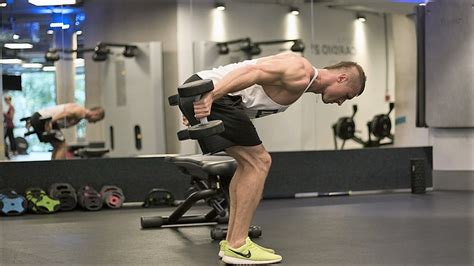 Ćwiczenia na triceps z hantlami do wykonania w domu i na siłowni