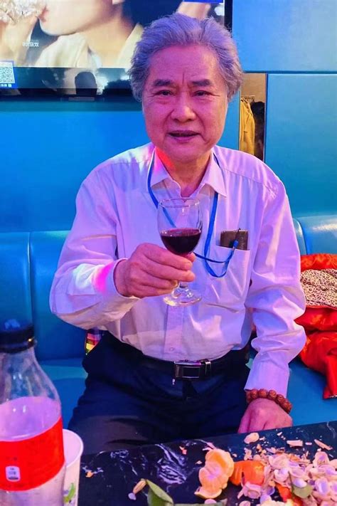 王振利 老年模特 广告拍摄 产品展示 T台走秀