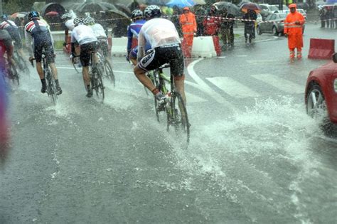 Ridiculous Racing Conditions At The World Championship Road Race