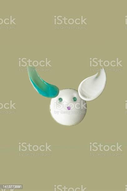 다양한 색상의 얼룩은 다양한 화장품으로 만들어집니다 토끼에 대한 스톡 사진 및 기타 이미지 토끼 토끼 새끼 피부 관리