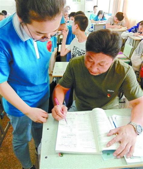 【湖南好人·每周一星】胡卫星：“教书是个爱心活” 今日关注 湖南在线 华声在线