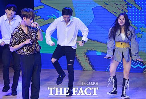 [tf포토] 크리샤츄 용준형이 함께한 너 였으며 해 포토 기사 더팩트