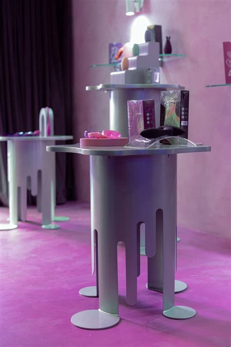 Loja de sexual care de Marcela Mc Gowan tem decoração temática focada no prazer feminino