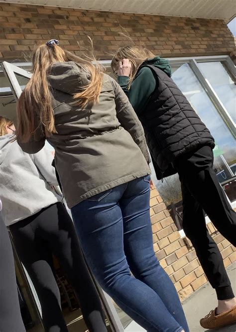 Teens Going Into Subway Restaurant Spandex Leggings And Yoga Pants Forum
