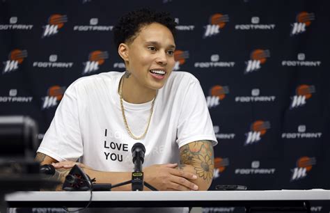 Photos Brittney Griner Takes In The Atmosphere In Texas Homecoming Vs
