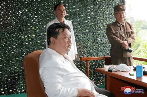 朝媒：金正恩现场指导导弹试射，称朝鲜将继续采取更强势军事行动进行日本发射