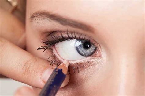 How To Work The White Eyeliner Look