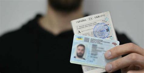 Українські водії почали отримувати документи нового зразка що