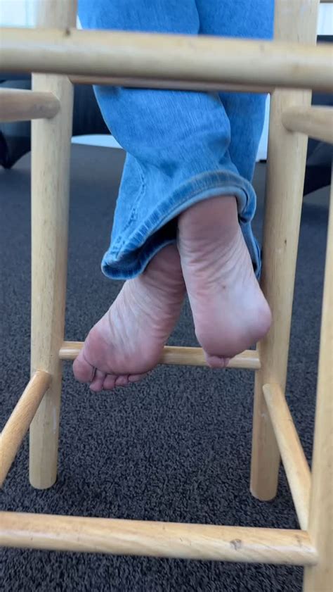Johnjaystootsies Her Toes Soles And Arches Are Just Perfect Leave A