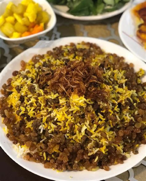 طرز تهیه عدس پلو ساده بدون گوشت با کشمش مرحله مرحله برای 4 نفر