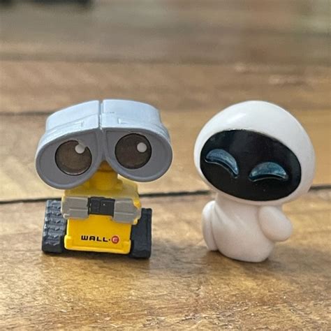 Disney Toys Disney Doorables Pixar Fest Collection Peek Walle And