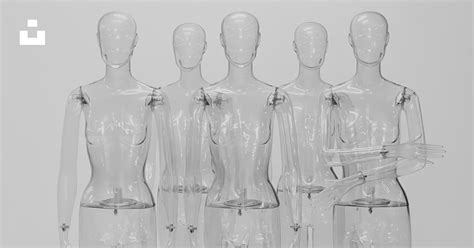 白い背景に透明なガラス瓶の写真 Unsplashのモデルの無料画像