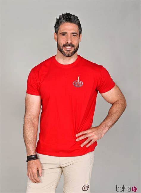 Jaime Nava En El Posado Oficial Como Concursante De Supervivientes