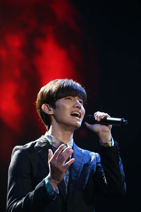 【report】東方神起 チャンミン、入隊前最後の公式ステージで“意味のある最後の歌”「夜を歩く士」ドラマイベントで見せた笑顔 Kstyle