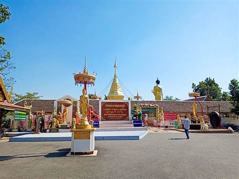 ไหว้หลวงพ่อทันใจ วัดพระธาตุดอยคำ จังหวัดเชียงใหม่