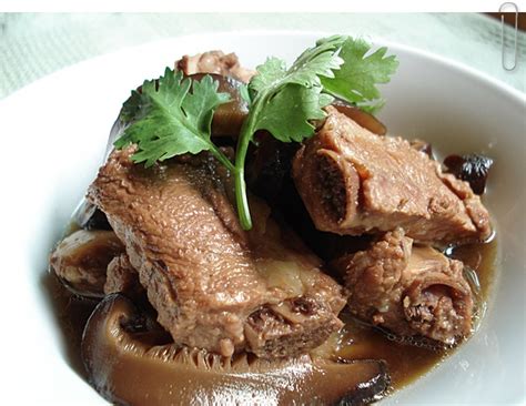 โตเหมี่ยว ซี่โครงหมูตุ๋นเห็ดหอม