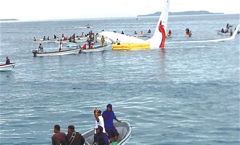 Plane Crash Lands In Pacific Lagoon Sarawak Tribune