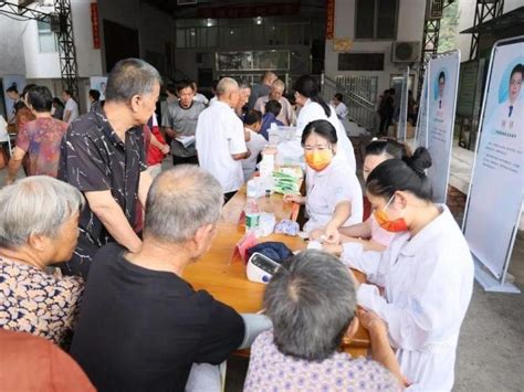 黄岩医疗专家走进文化礼堂 把关爱和健康送到群众身边