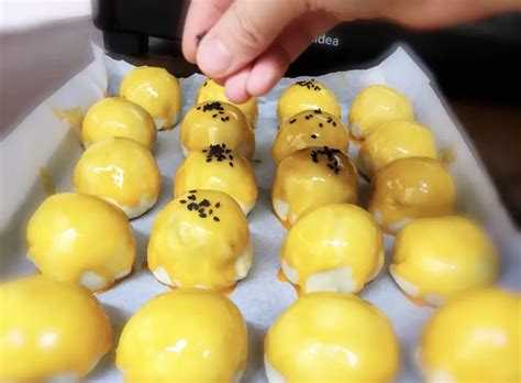Egg Yolk Pastry Thecantonesecook
