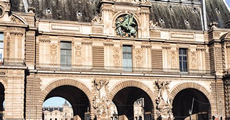 거리 건물 외장 건축 건축 세부 사항 경치 좋은 전망 고전 건축 공공 장소 관광 관광 명소 낮 도시 경관 도시 풍경 도시 환경 도시의 돌 외관 돌