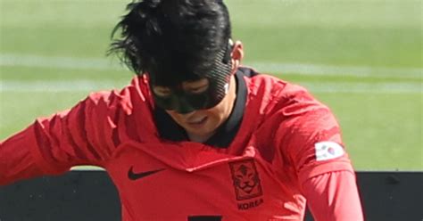 카타르 Now 손흥민 마스크 쓰고 공 찬다 英서도 화제“복귀 유력”