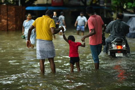 ВИДЕО 48 загинати во монсунските дождови во Индија и Непал