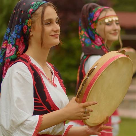‎ah Bukuroshe Nana Te Paska Rrit Single Album By Vajzat Nga Kosova