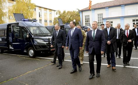 Нови 10 интервентни возила за специјалните единици Опремена полиција безбедни граѓани Влада