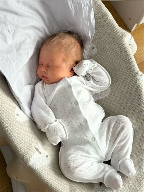 Pinterest в 2025 г Новорожденный мальчик Детские фотки Новорожденный младенец