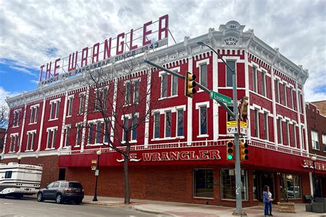 Pax Video Brand Usas First Canadian Megafam Interview With Casey Canevari And Jackie Ennis