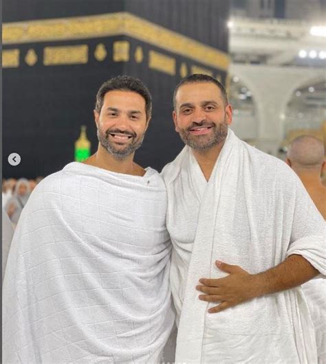 كريم فهمي يؤدي مناسك العمرة مع زوجته وهذا الفنان صور مصراوى