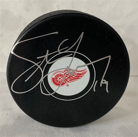 Lot Detail Steve Yzerman Detroit Red Wings Signed Hockey Puck