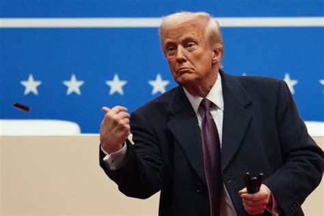 С 1 февраля США вводят высокие пошлины на товары из Китая Канады и Мексики