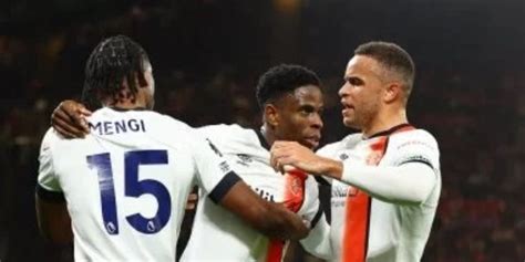 لوتون تاون يفاجئ ليفربول بهدف في الدقيقة 12 ويهدد صدارة الدورى