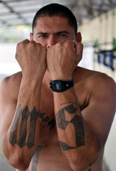 Borrarse los tatuajes una aspiración de expandilleros en El Salvador