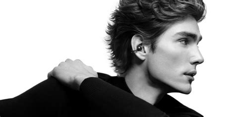 Huawei Reinventa Gli Auricolari Sembrano Orecchini Prezzo Scheda Foto Arcitech